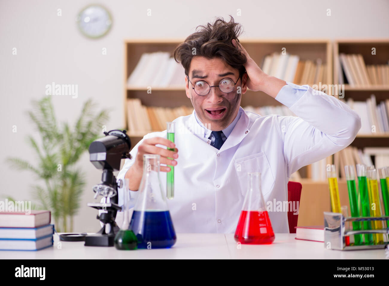 Scientist experiment explosion Stockfotos und -bilder Kaufen - Seite 4 ...