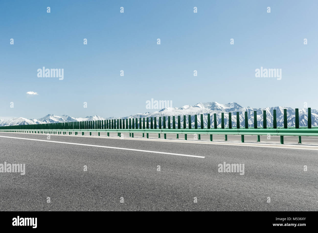 Schnee und autobahn -Fotos und -Bildmaterial in hoher Auflösung – Alamy