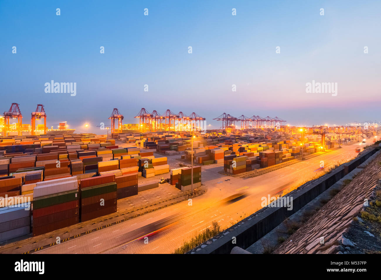 Yangshan container port shanghai china -Fotos und -Bildmaterial in ...