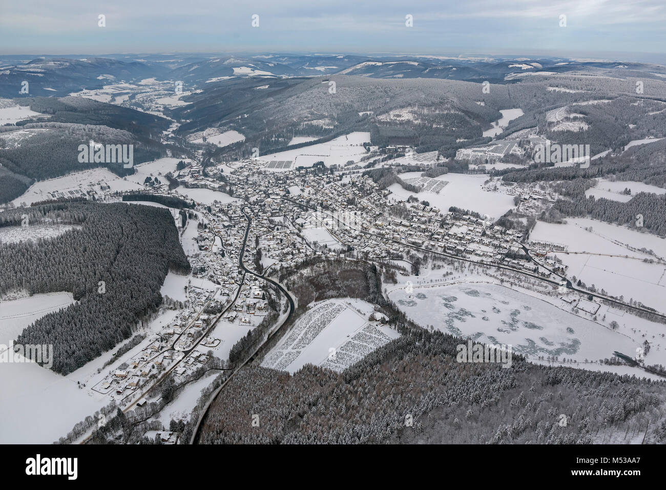 Luftaufnahme, Niedersfeld, Schnee, Winterberg, Winterberg, Sauerland ...