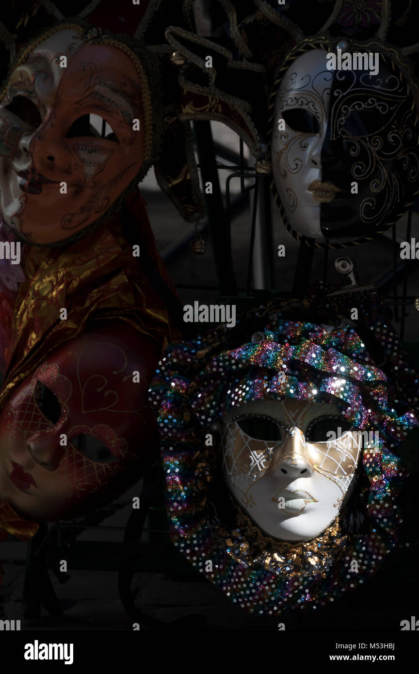 Schauspieler in masken -Fotos und -Bildmaterial in hoher Auflösung – Alamy