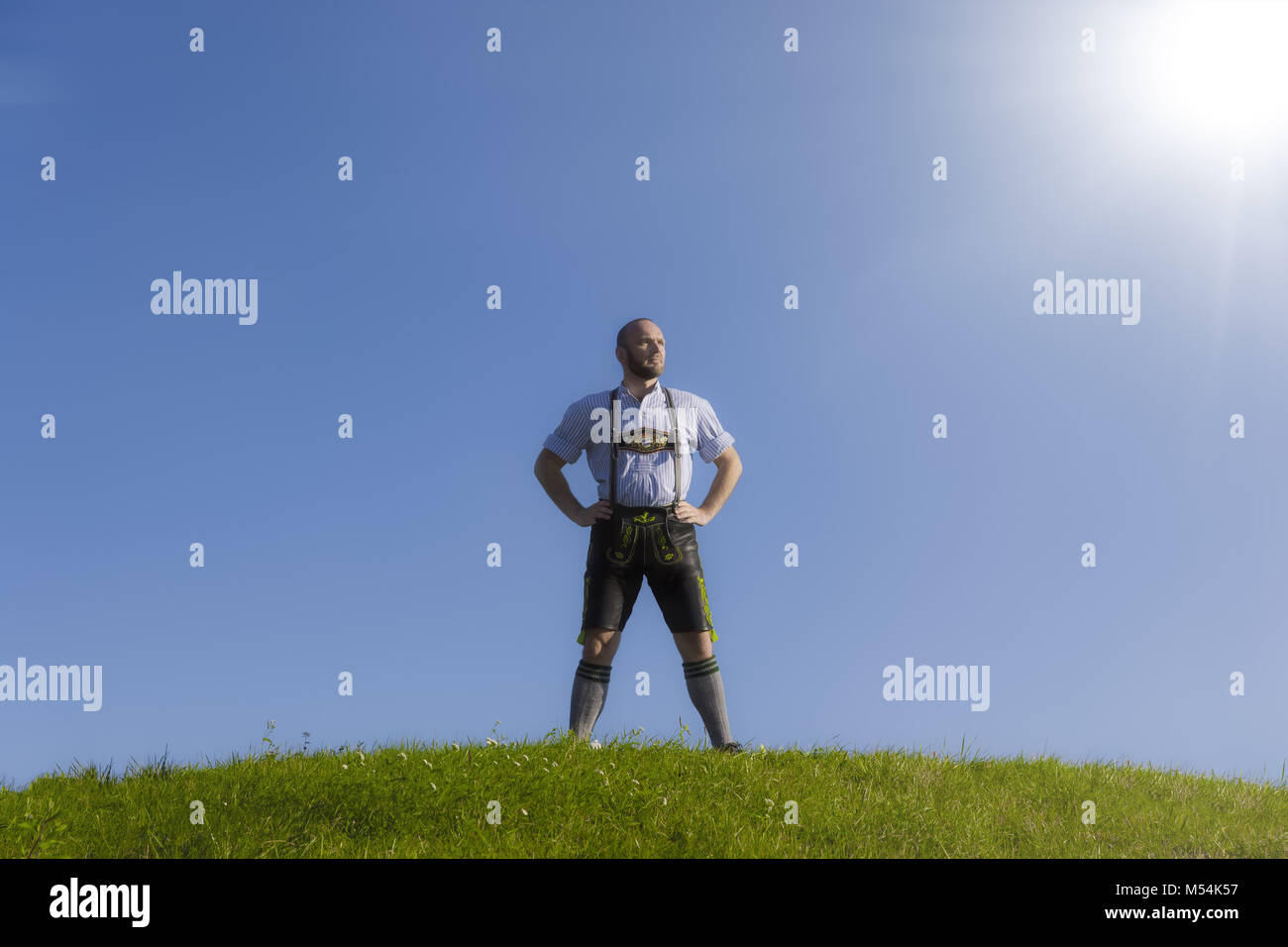 Typisch bayerischer weißer und blauer himmel -Fotos und -Bildmaterial ...