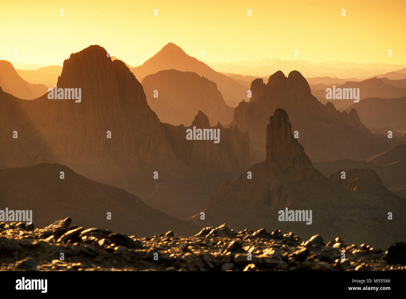 Hoggar mountains algeria -Fotos und -Bildmaterial in hoher Auflösung ...