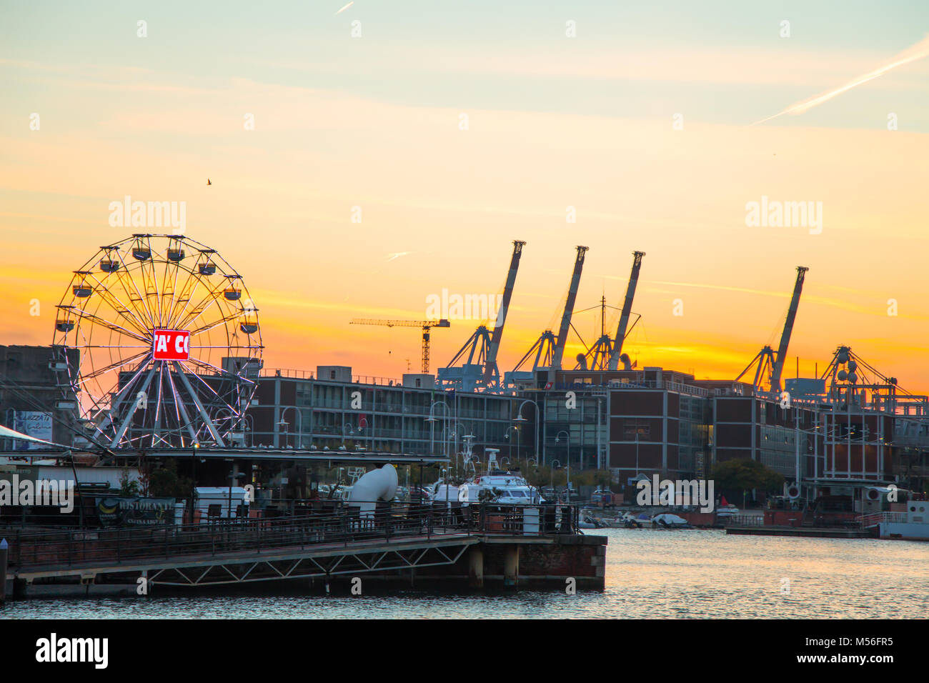 Riesenrad von genua -Fotos und -Bildmaterial in hoher Auflösung – Alamy