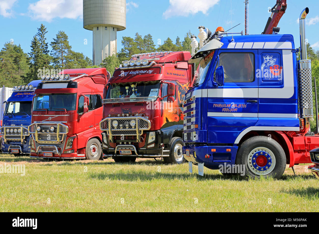 Painted decorated lorry truck -Fotos und -Bildmaterial in hoher ...