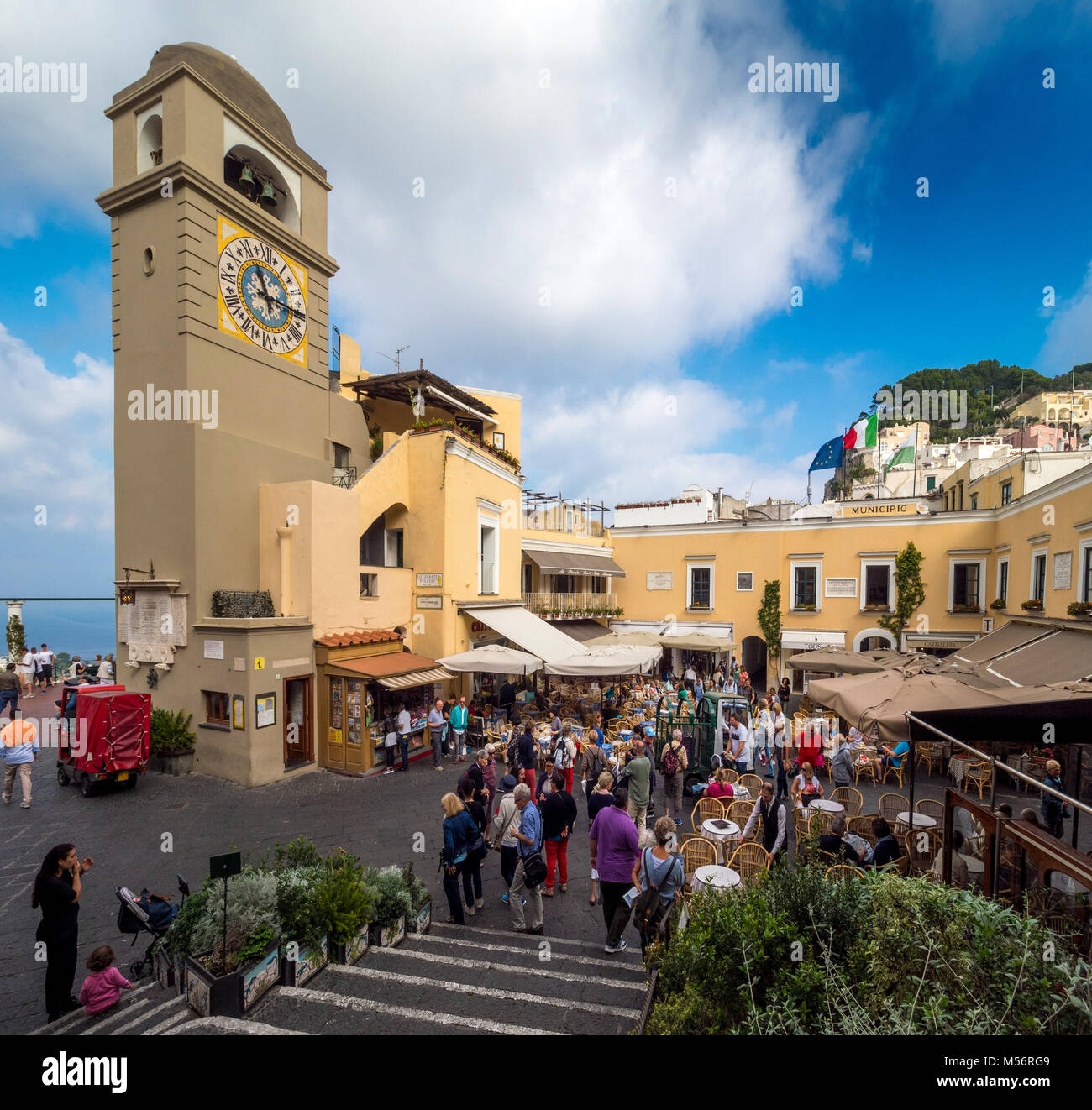Piazza Umberto I ist der bekannteste Platz der Insel Capri, Italien ...