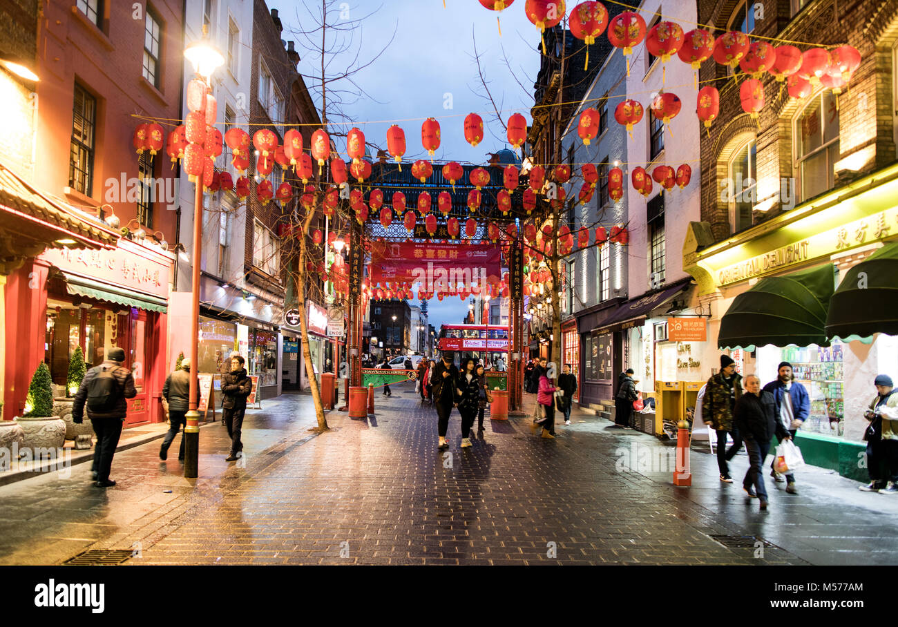 China town london in der nacht -Fotos und -Bildmaterial in hoher ...