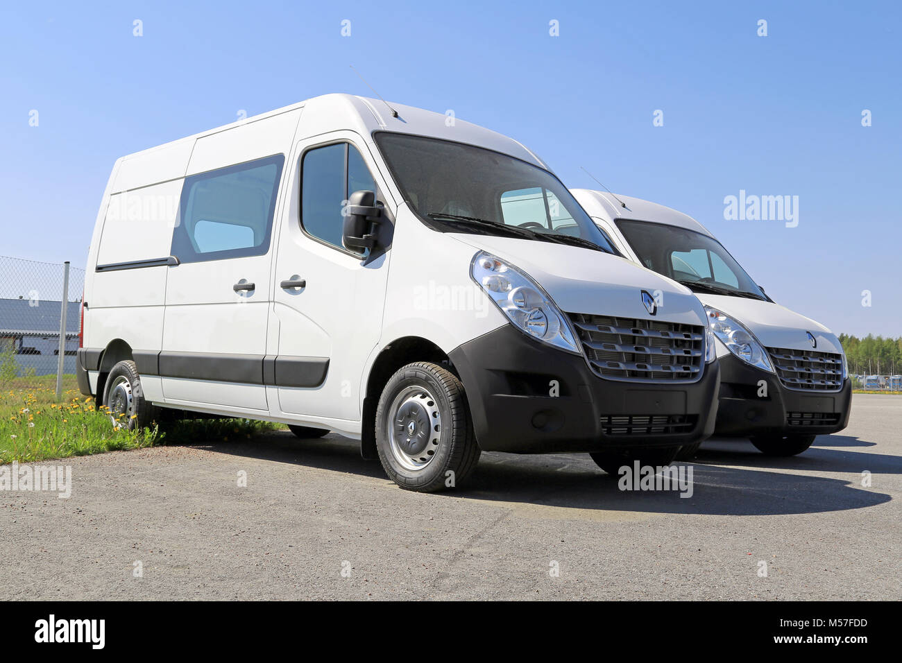 LIETO, Finnland - 24. MAI 2014: dritte Generation von zwei Renault ...