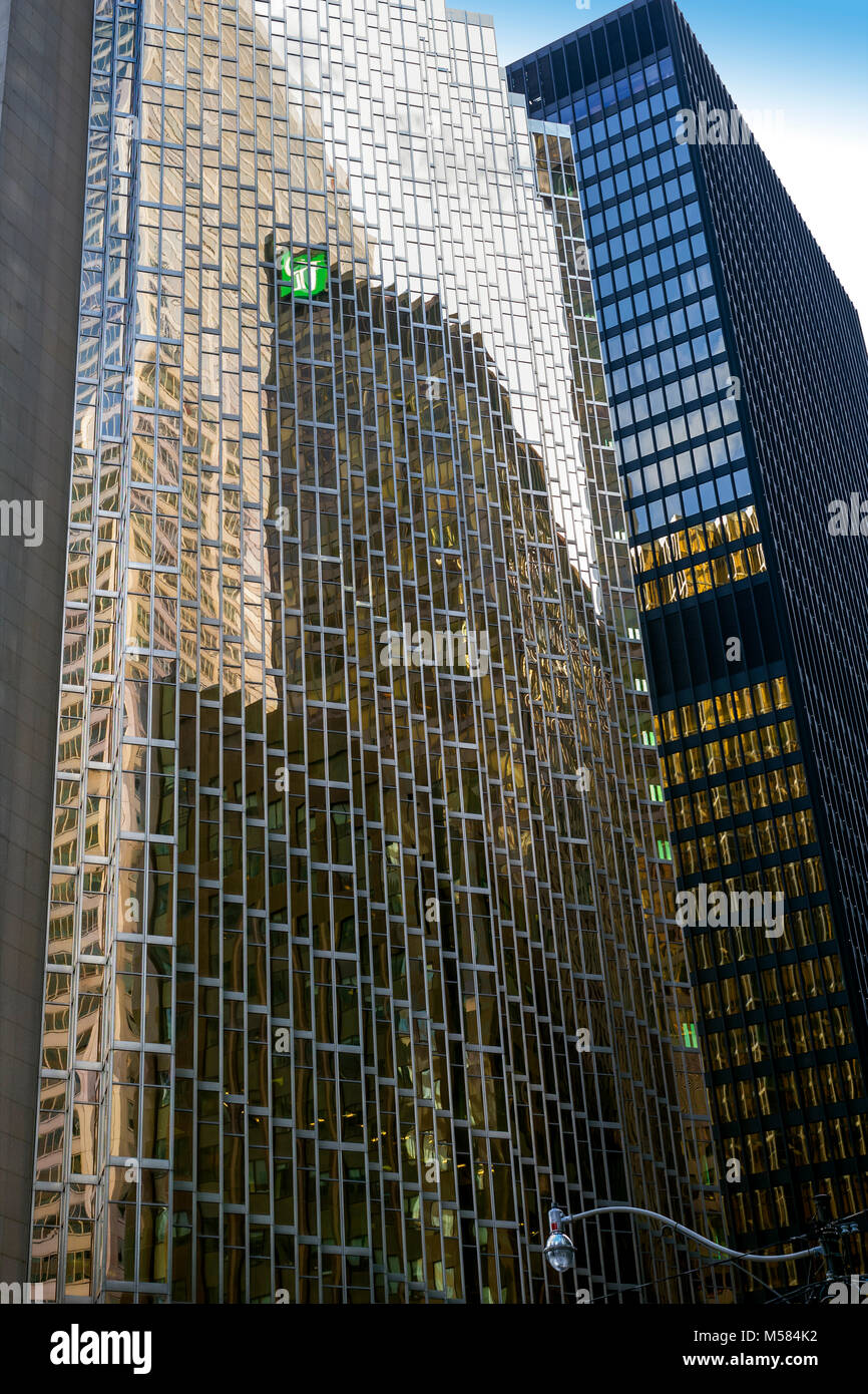 Skyscraper bank royal toronto plaza -Fotos und -Bildmaterial in hoher ...