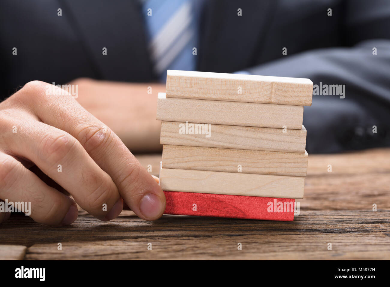 Roter block -Fotos und -Bildmaterial in hoher Auflösung – Alamy