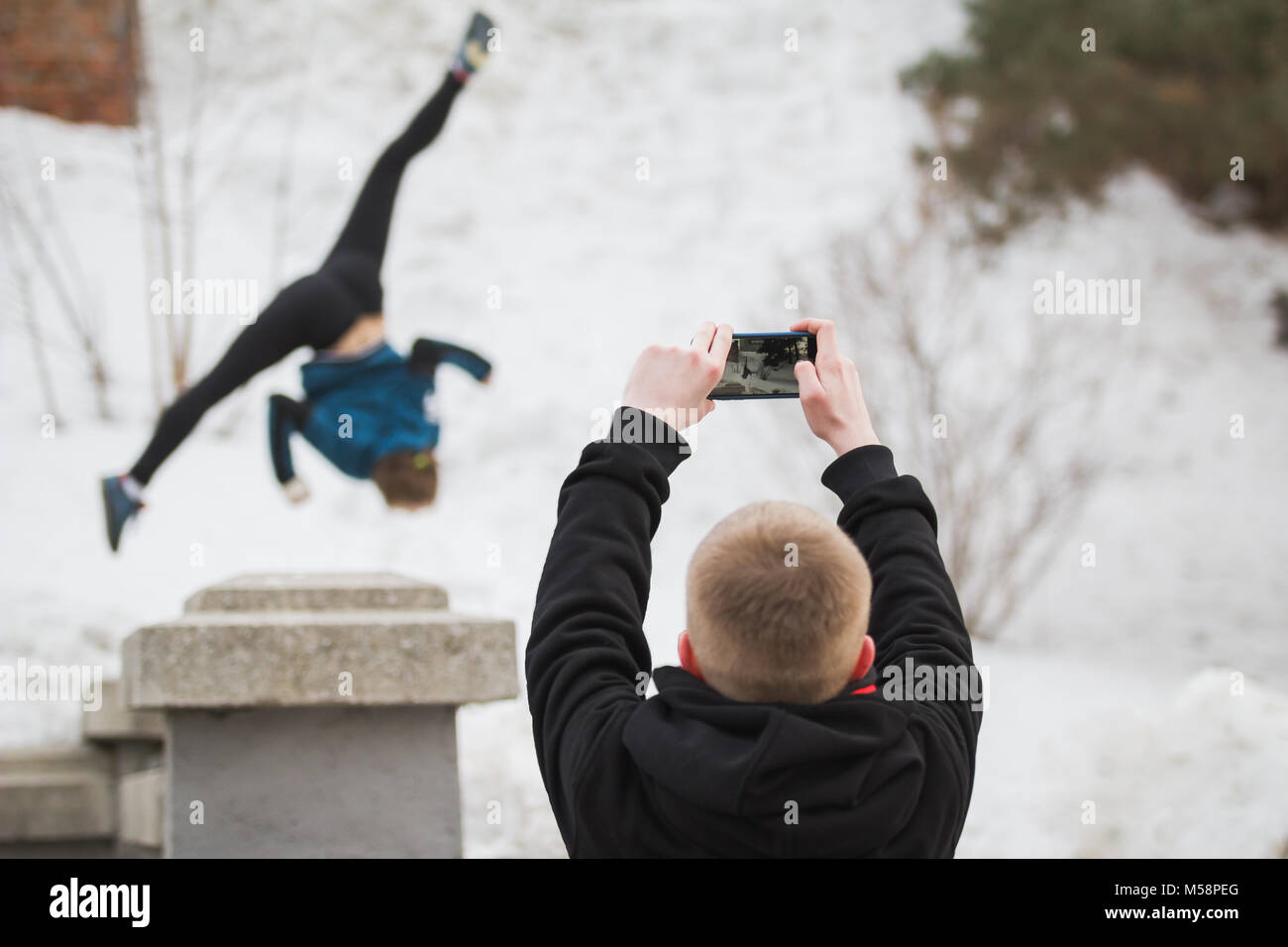 Kraftvoller Sprung Stockfotos und -bilder Kaufen - Alamy