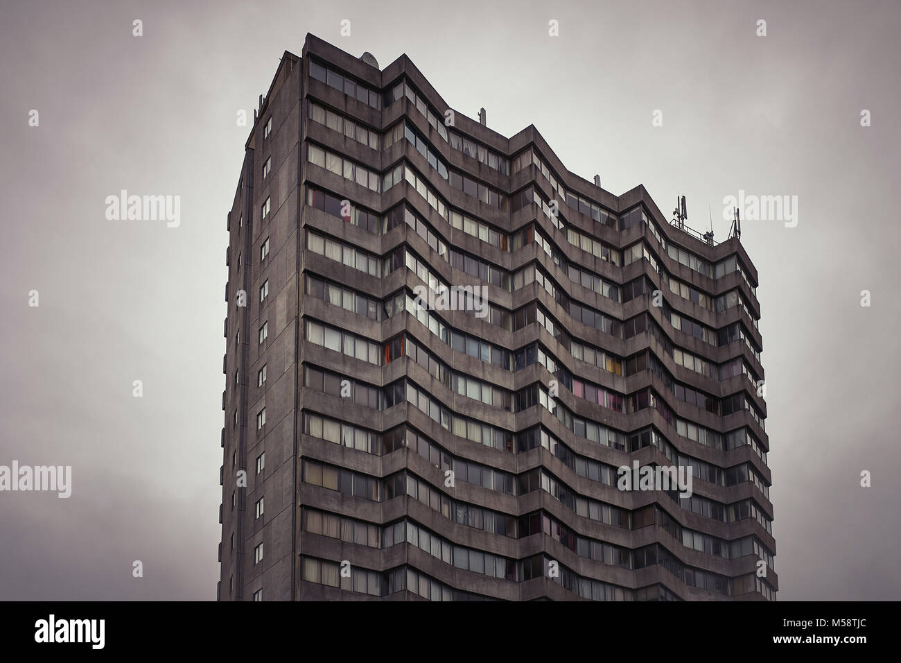 1960s tower block -Fotos und -Bildmaterial in hoher Auflösung – Alamy