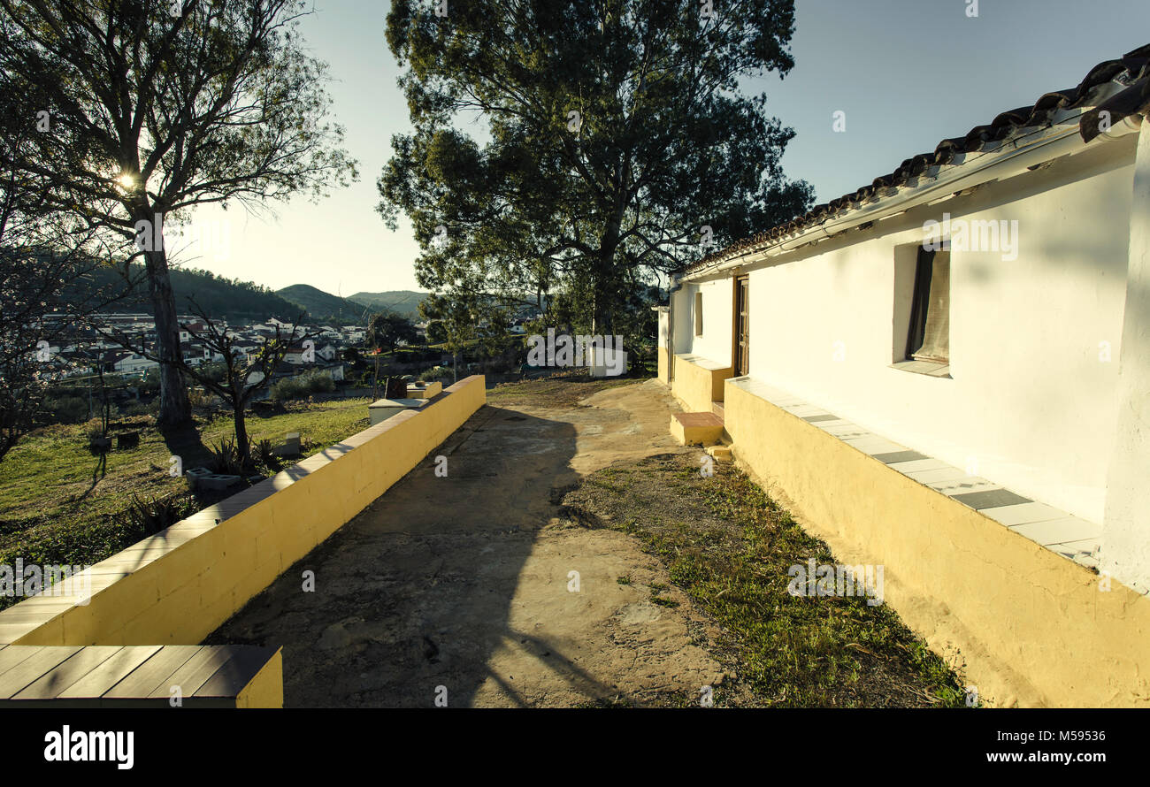 Altes landhaus -Fotos und -Bildmaterial in hoher Auflösung – Alamy