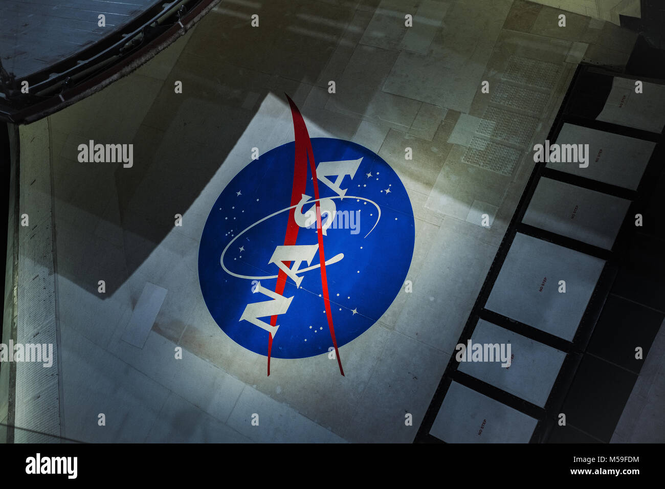 NASA-Logo auf das Space Shuttle Atlantis am Kennedy Space Center ...