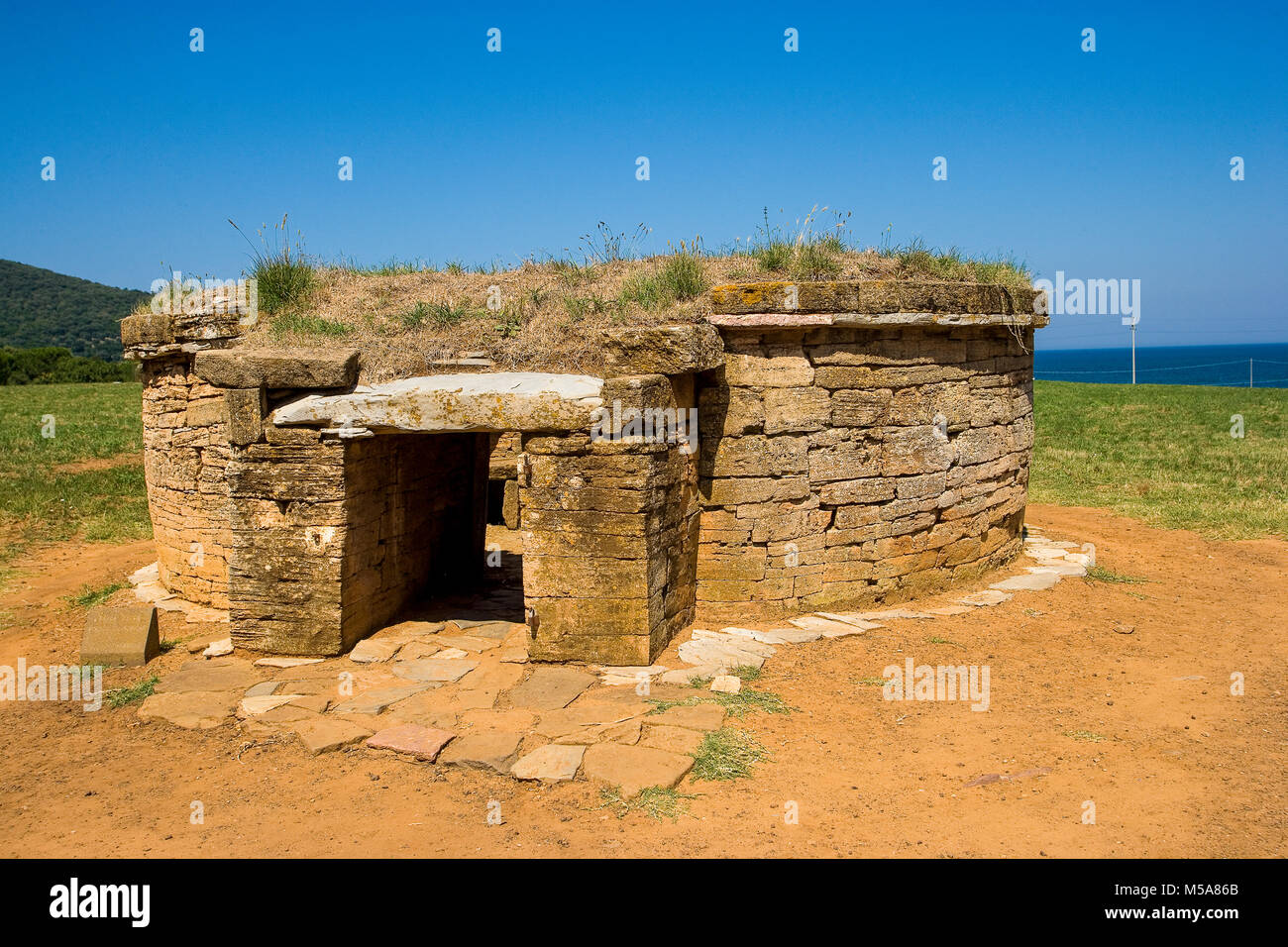 Baratti archeologica etruskischer park -Fotos und -Bildmaterial in ...