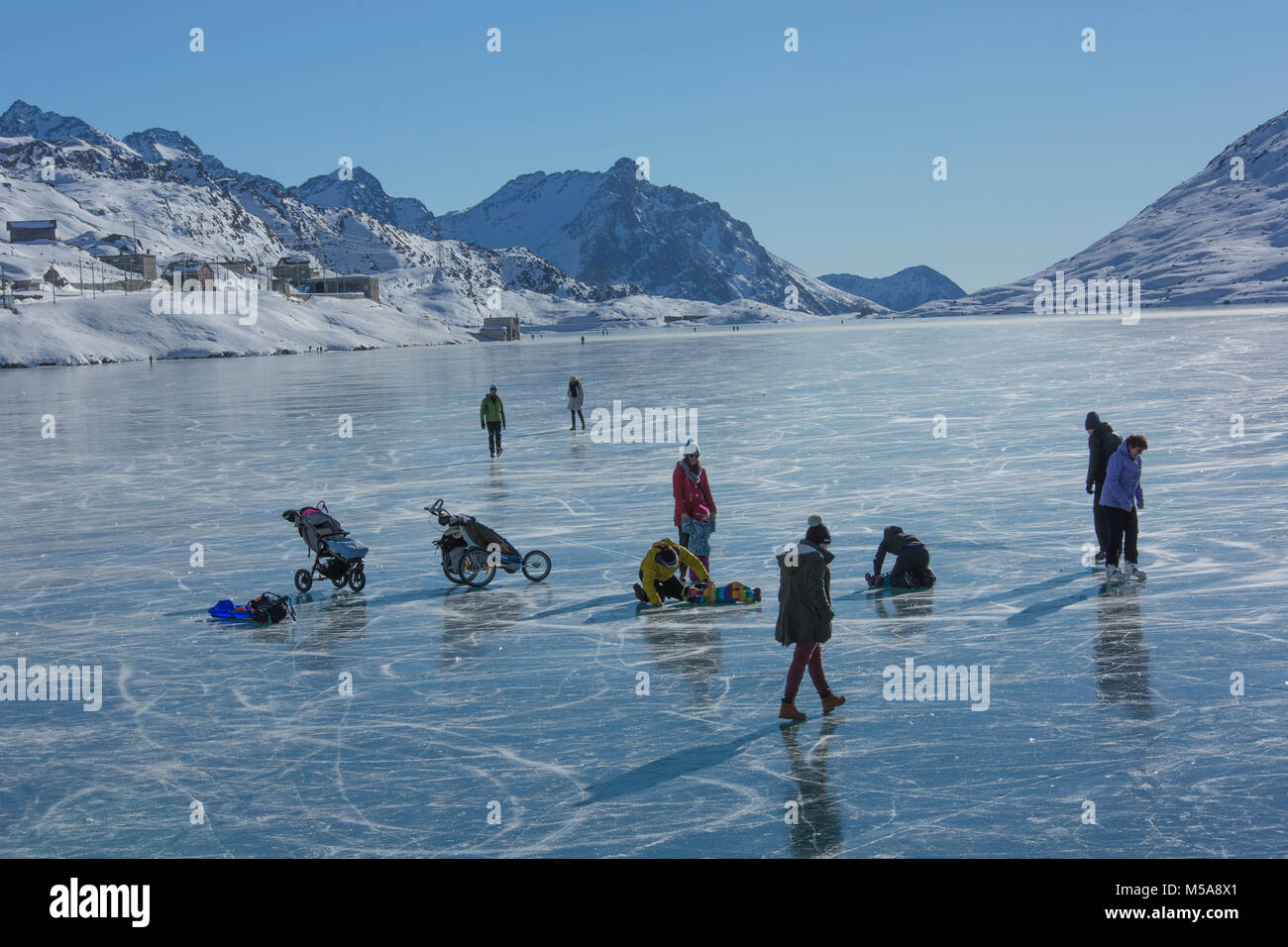 Lago bianco -Fotos und -Bildmaterial in hoher Auflösung – Alamy
