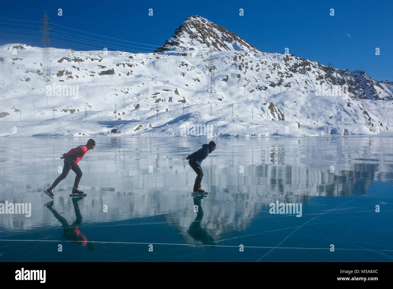 Lago bianco eislauf -Fotos und -Bildmaterial in hoher Auflösung – Alamy