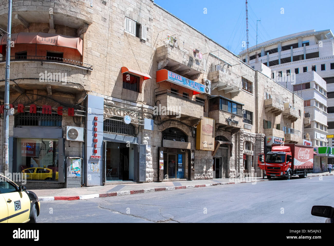 RAMALLAH, Israel - 07 AUGUST 2010: Horizontale Bild der alten Gebäude ...