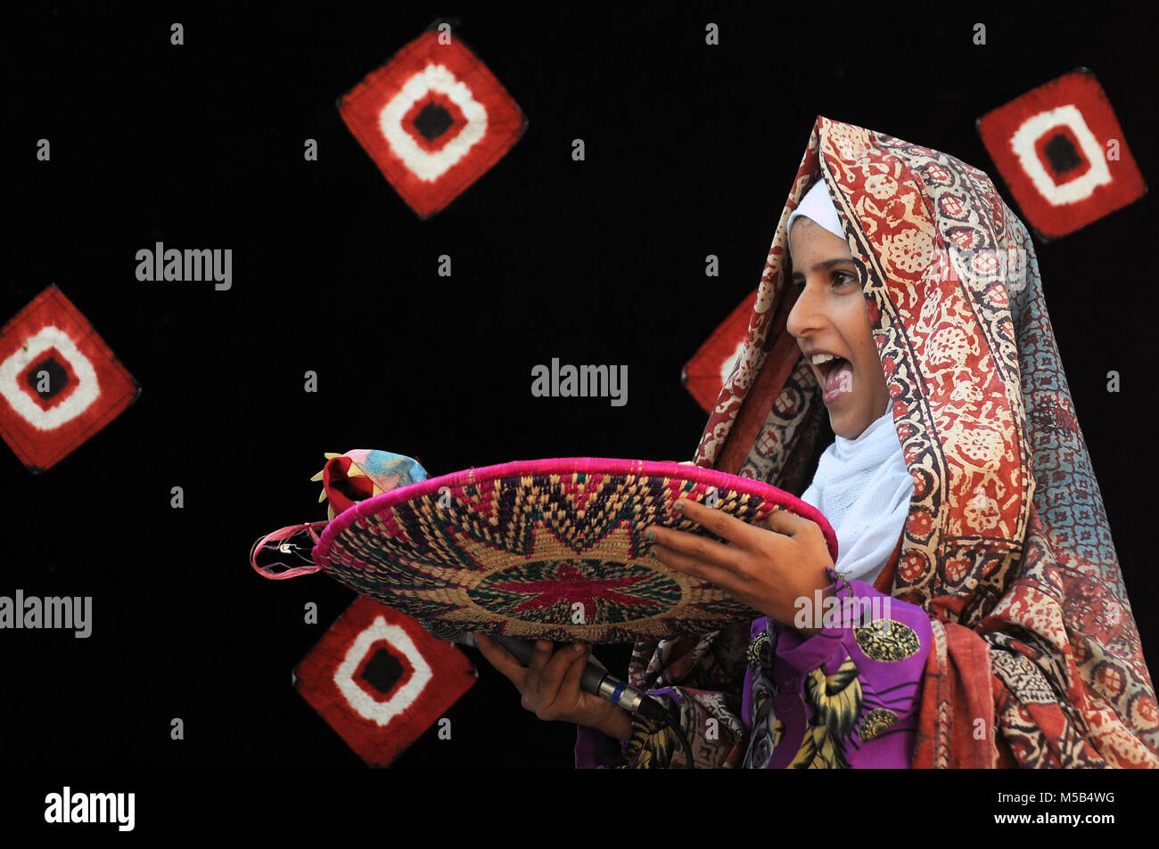 Traditional yemeni clothes -Fotos und -Bildmaterial in hoher Auflösung ...