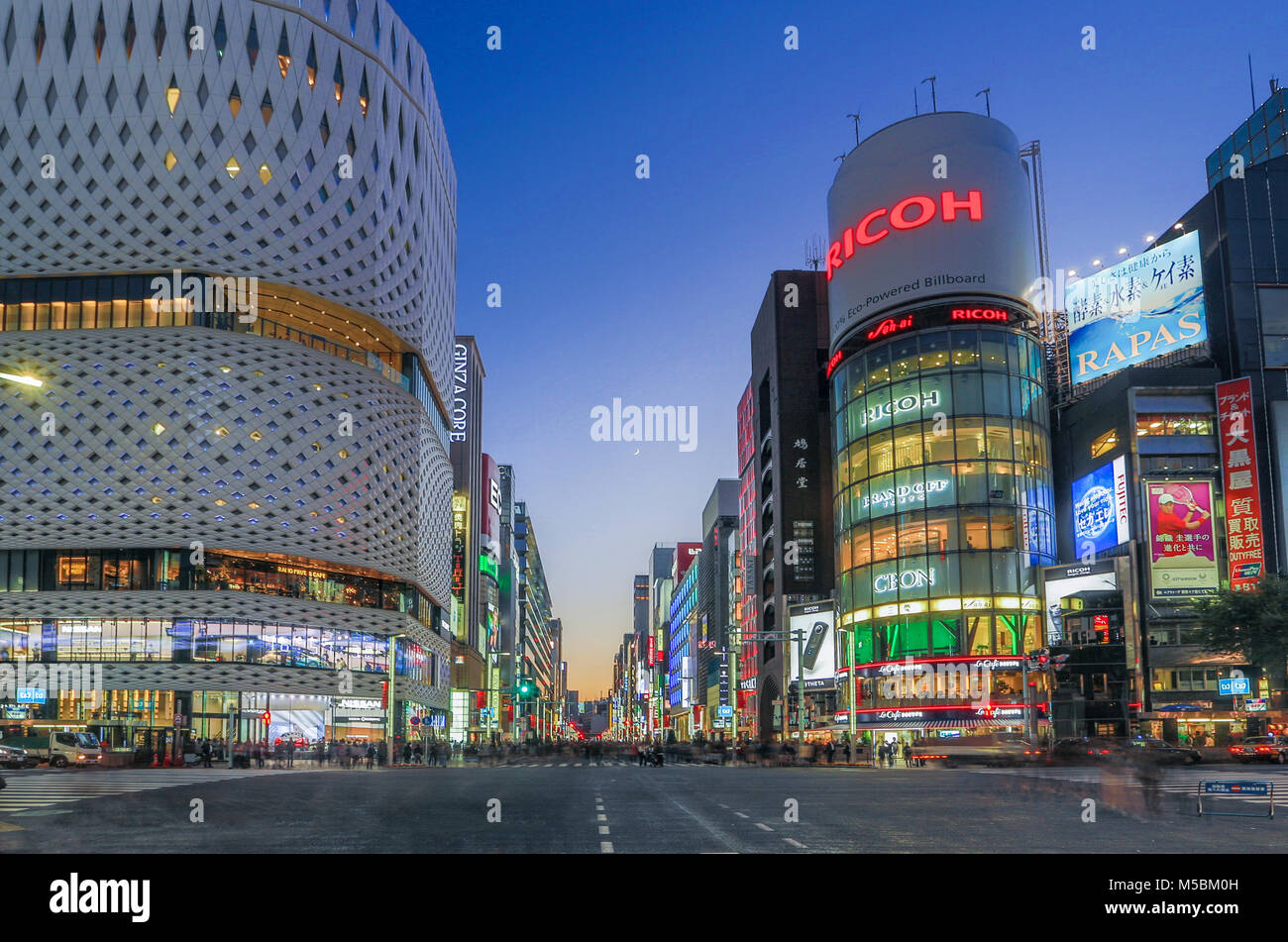 Kreuzung der harumi und chuo avenue -Fotos und -Bildmaterial in hoher Auflösung – Alamy