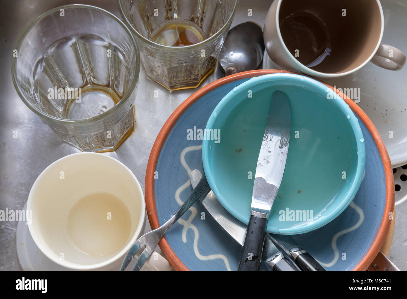 Schmutziges Besteck Stockfotos und -bilder Kaufen - Alamy