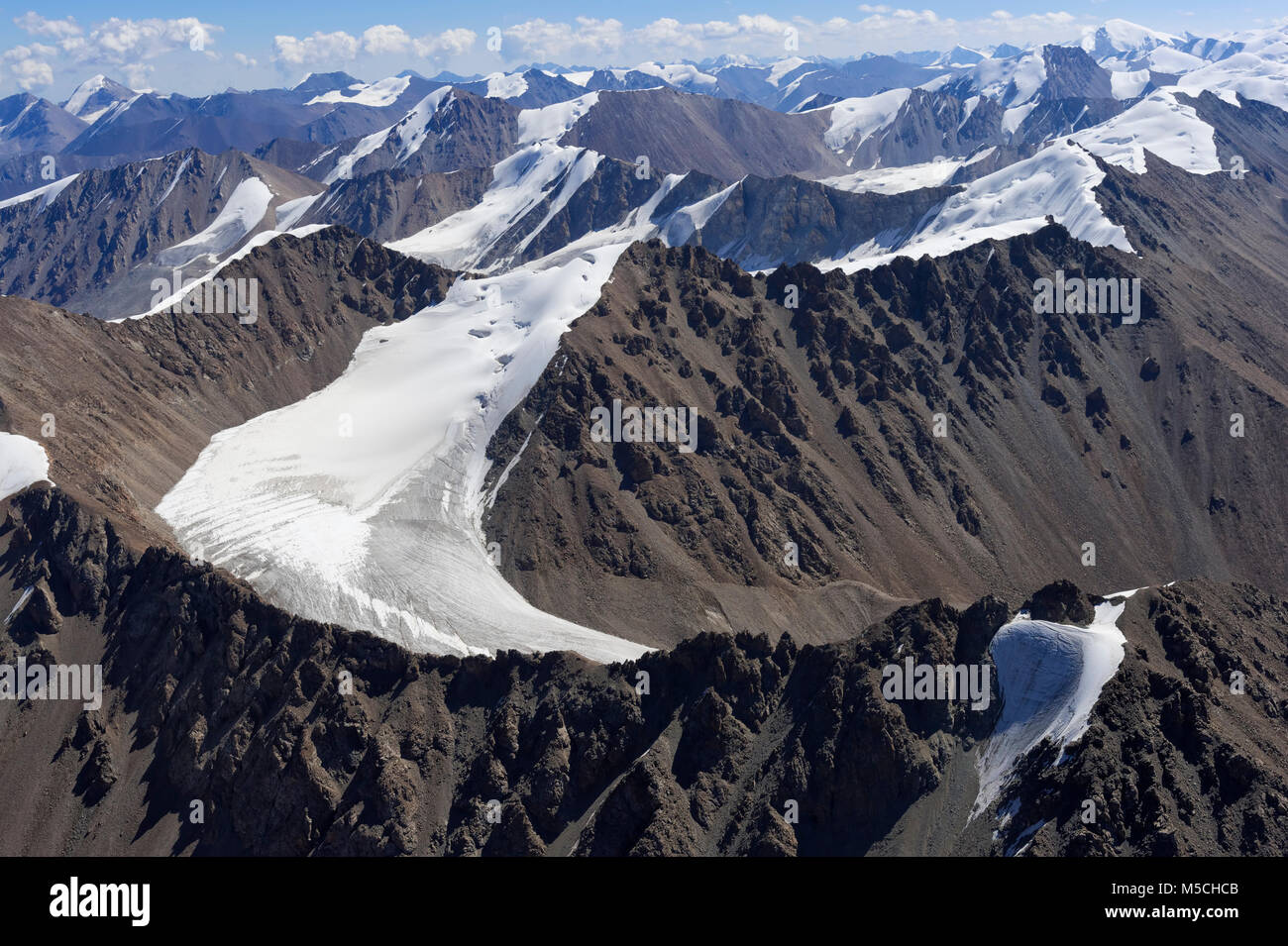 Luftaufnahme über den zentralen Tian Shan Gebirge, Grenze zwischen ...