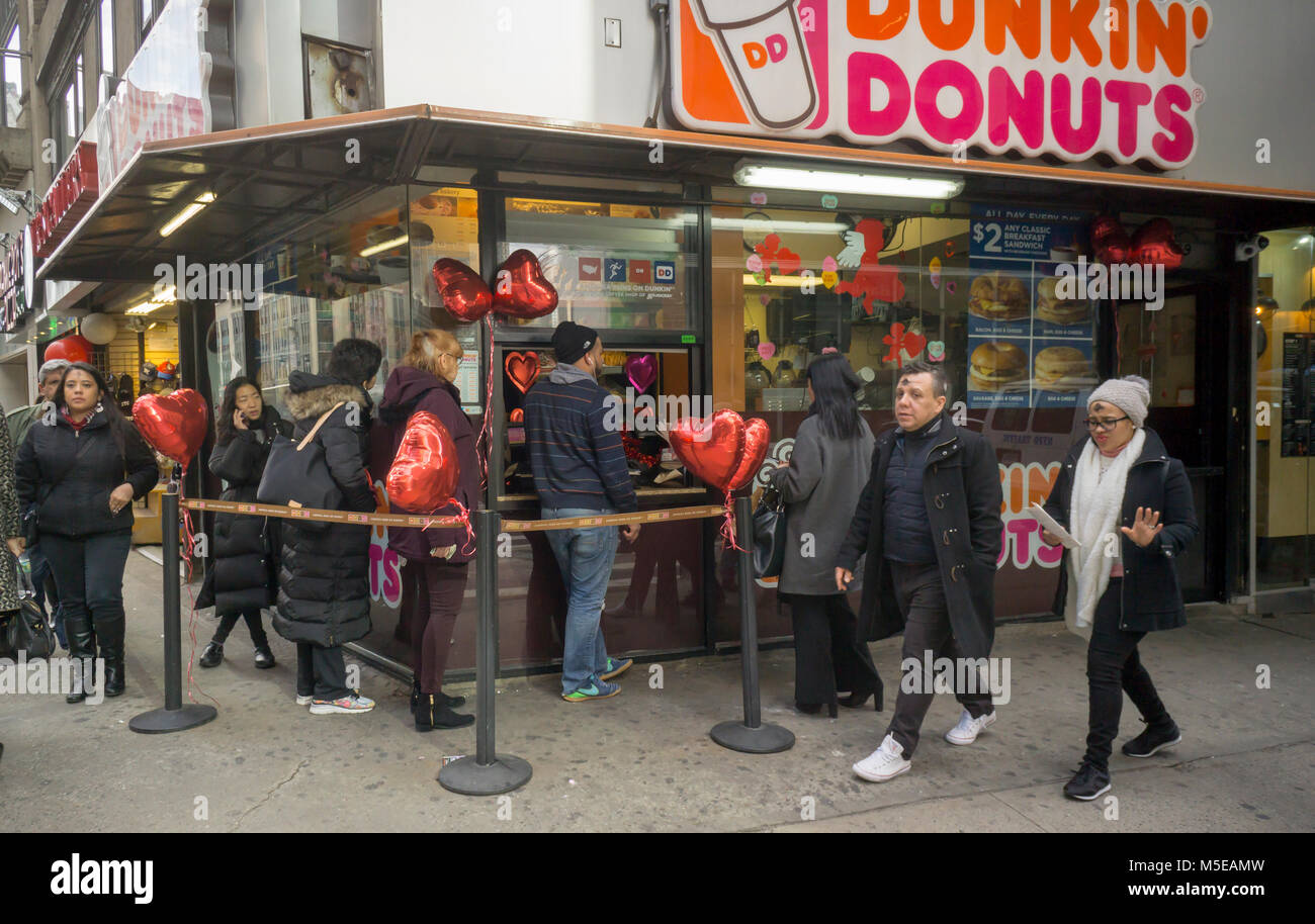 Speisekarte dunkin donuts -Fotos und -Bildmaterial in hoher Auflösung ...