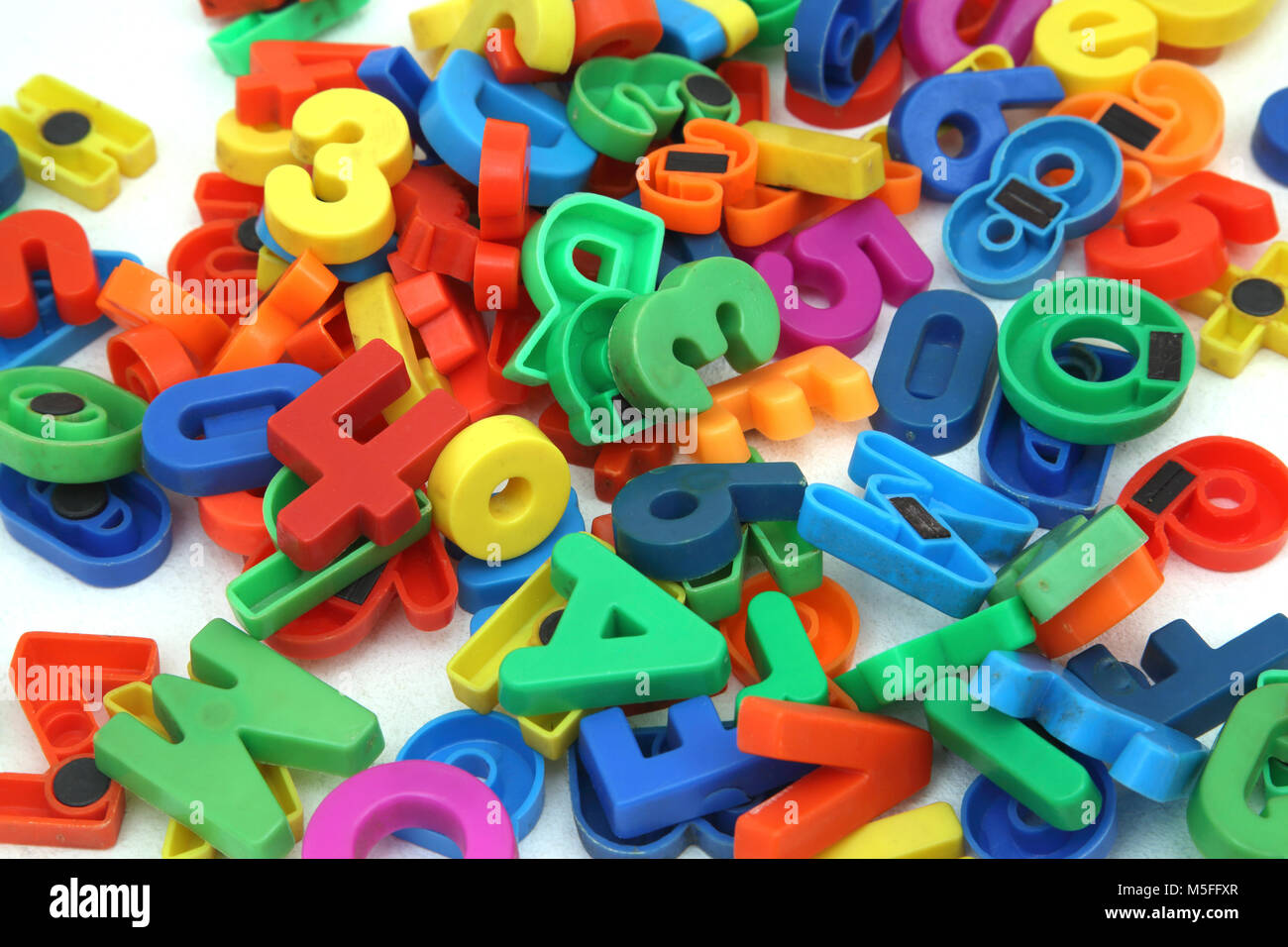 Zahlen und buchstaben lernen -Fotos und -Bildmaterial in hoher ...