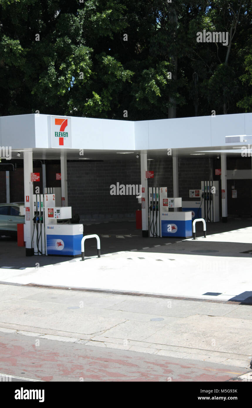 7 11 tankstelle -Fotos und -Bildmaterial in hoher Auflösung – Alamy