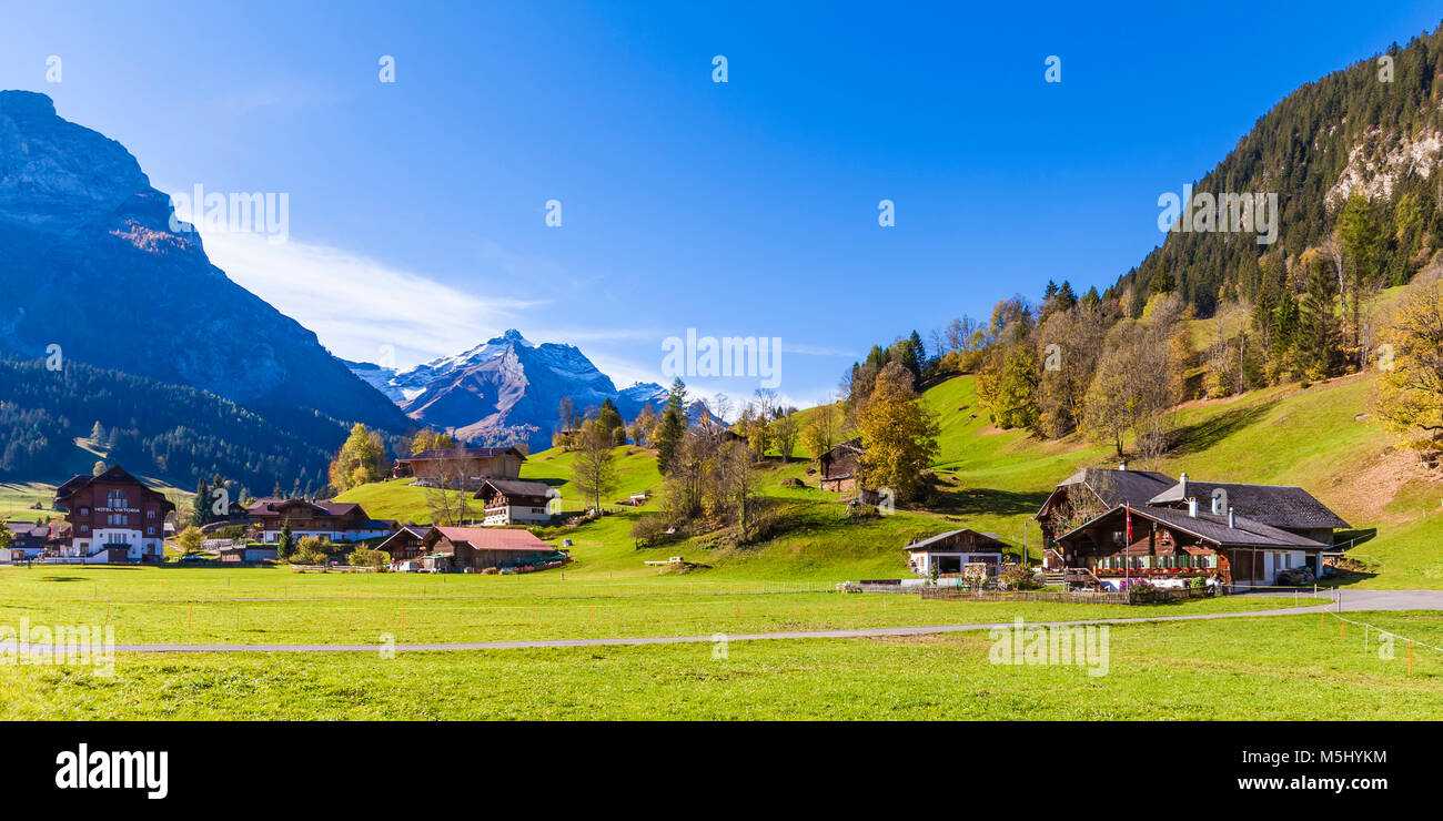 Schweiz, Kanton Bern, Berner Oberland, Saanenland, bei Gstaad, Gsteig, Chalets, Bauernhäuser ...
