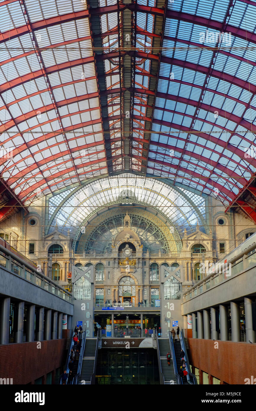 Innenraum des hauptbahnhofs antwerpen -Fotos und -Bildmaterial in hoher ...