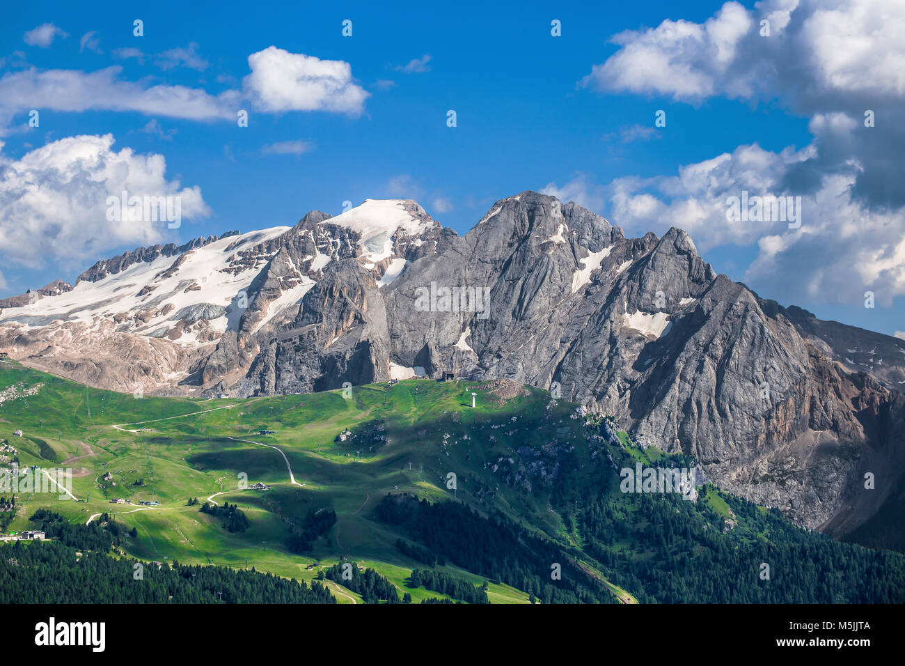 Blick auf die Marmolada Gebirge und Gletscher, Dolomiten, Italien ...