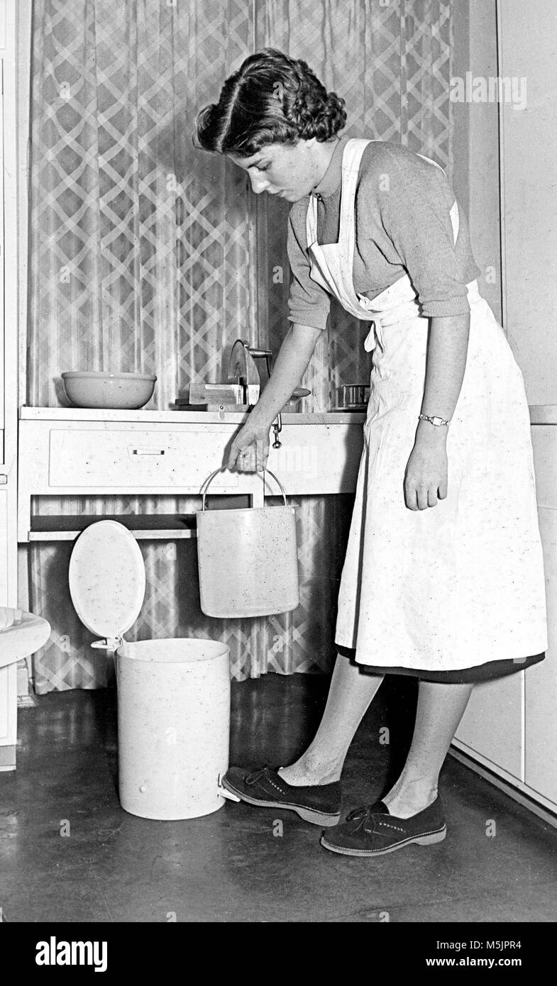 Hausfrau retro beruf Schwarzweiß-Stockfotos und -bilder - Alamy