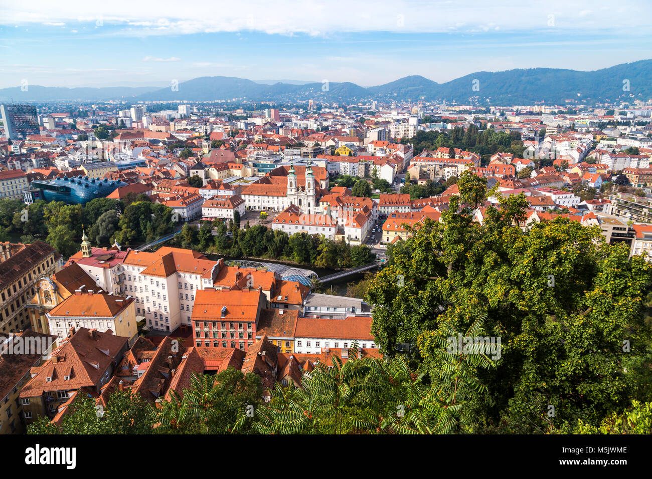 GRAZ, ÖSTERREICH - 16 SEPTEMBER 2016: Panoramablick der Grazer Altstadt ...