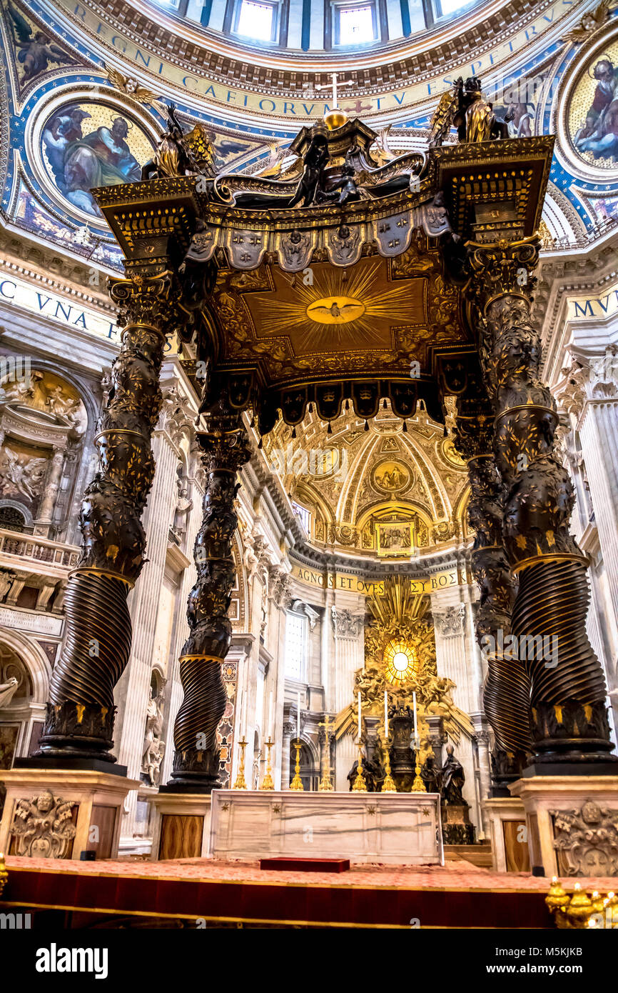 Hochaltar in der st petersbasilika -Fotos und -Bildmaterial in hoher ...