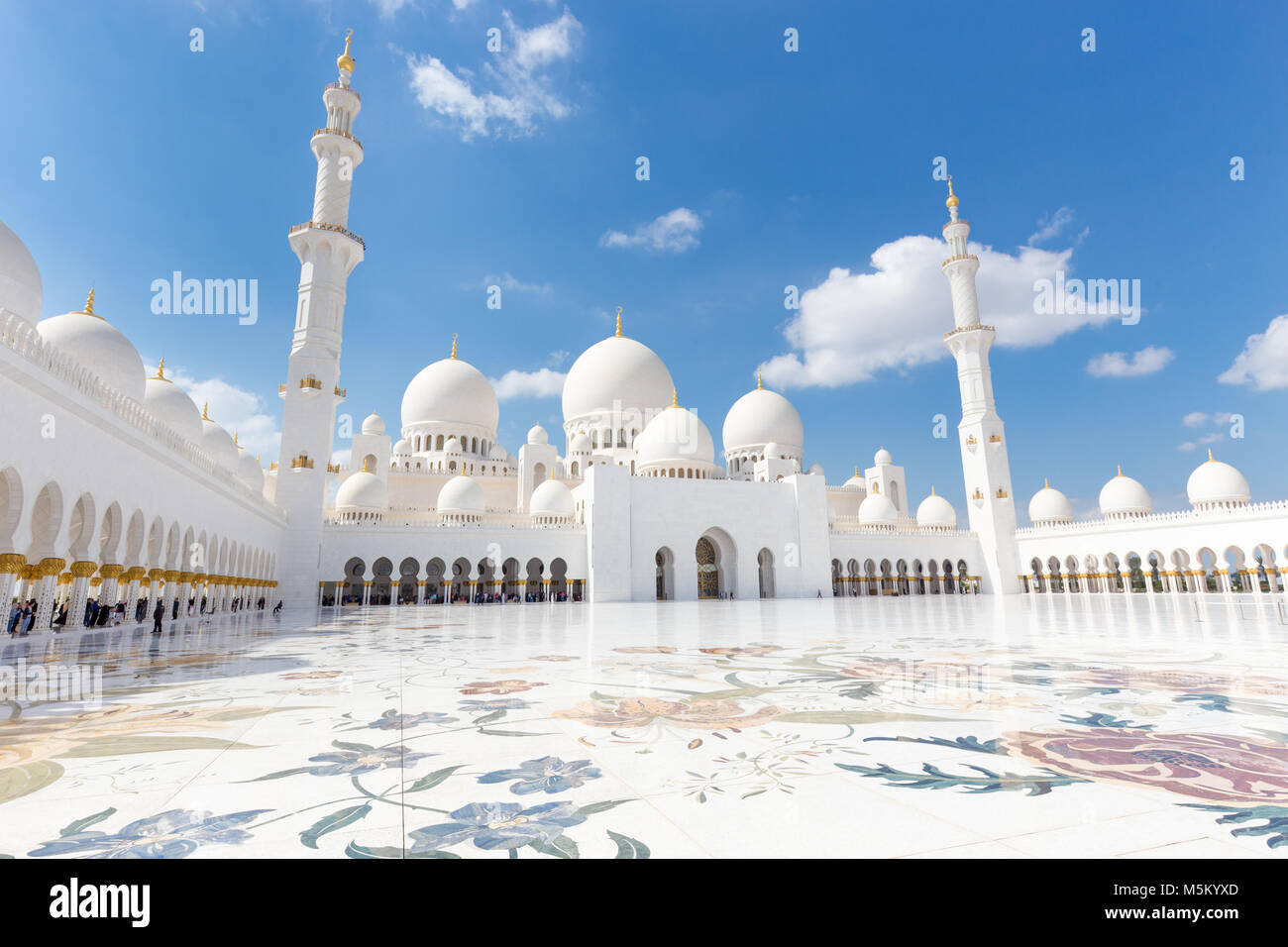 Abu dhabi sheikh zayed moschee -Fotos und -Bildmaterial in hoher ...