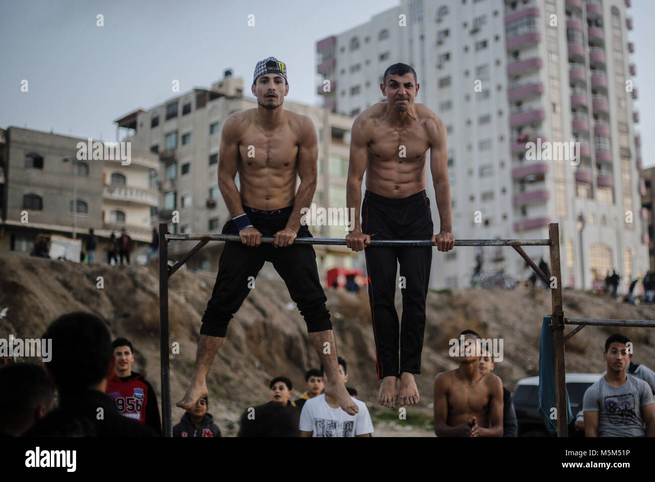 Gaza, Gaza. 23 Feb, 2018. Palästinenser sehen sie als Mitglieder der ...
