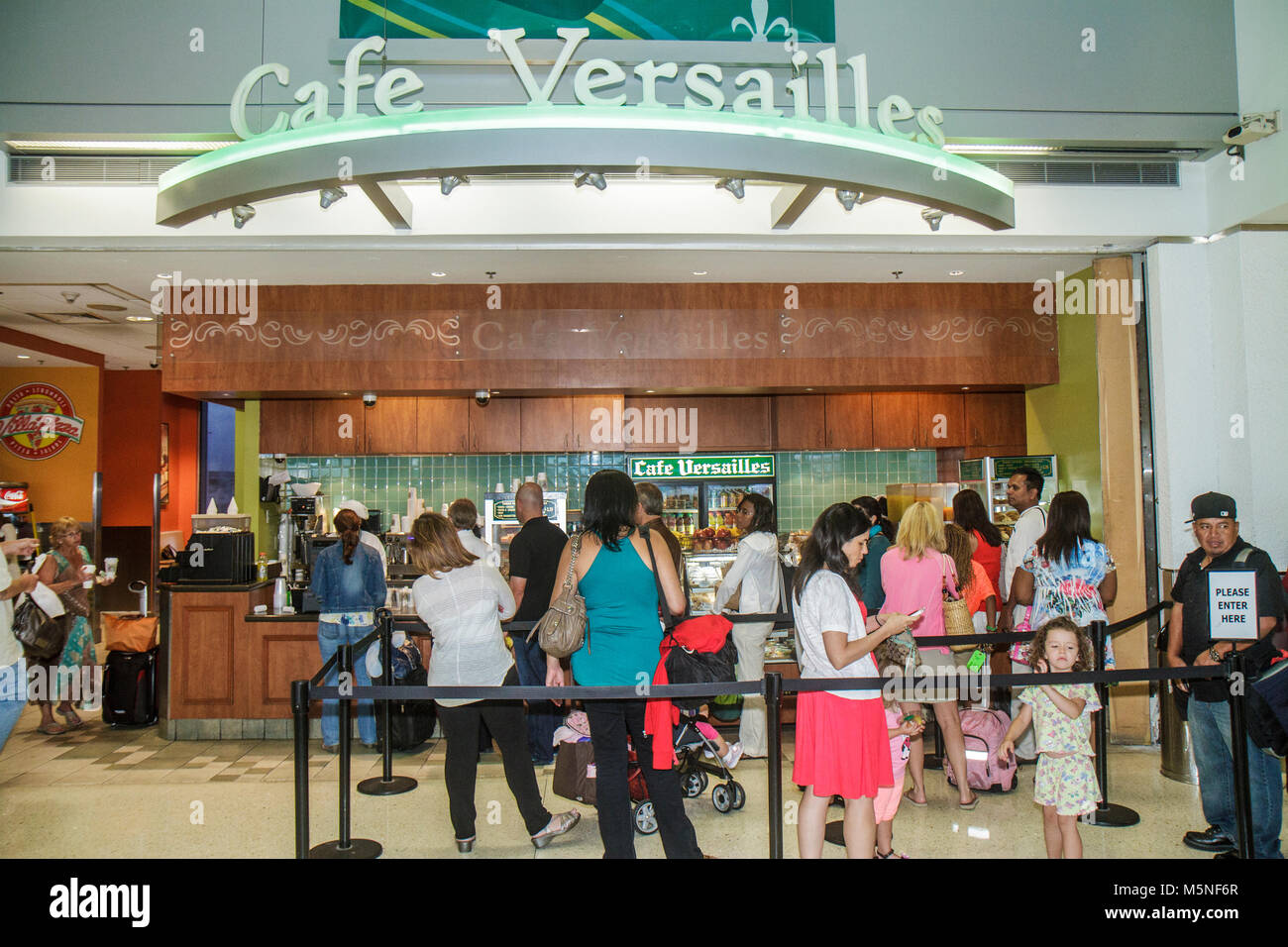 Versailles restaurant miami -Fotos und -Bildmaterial in hoher Auflösung ...