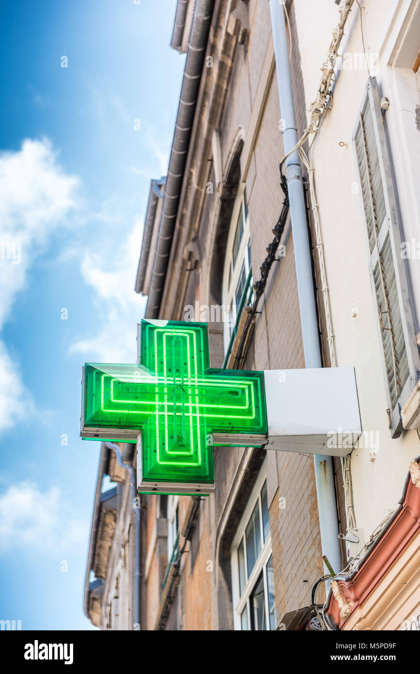 Logo, elektronische Zeichen: Das internationale Symbol für 'Apotheke ...