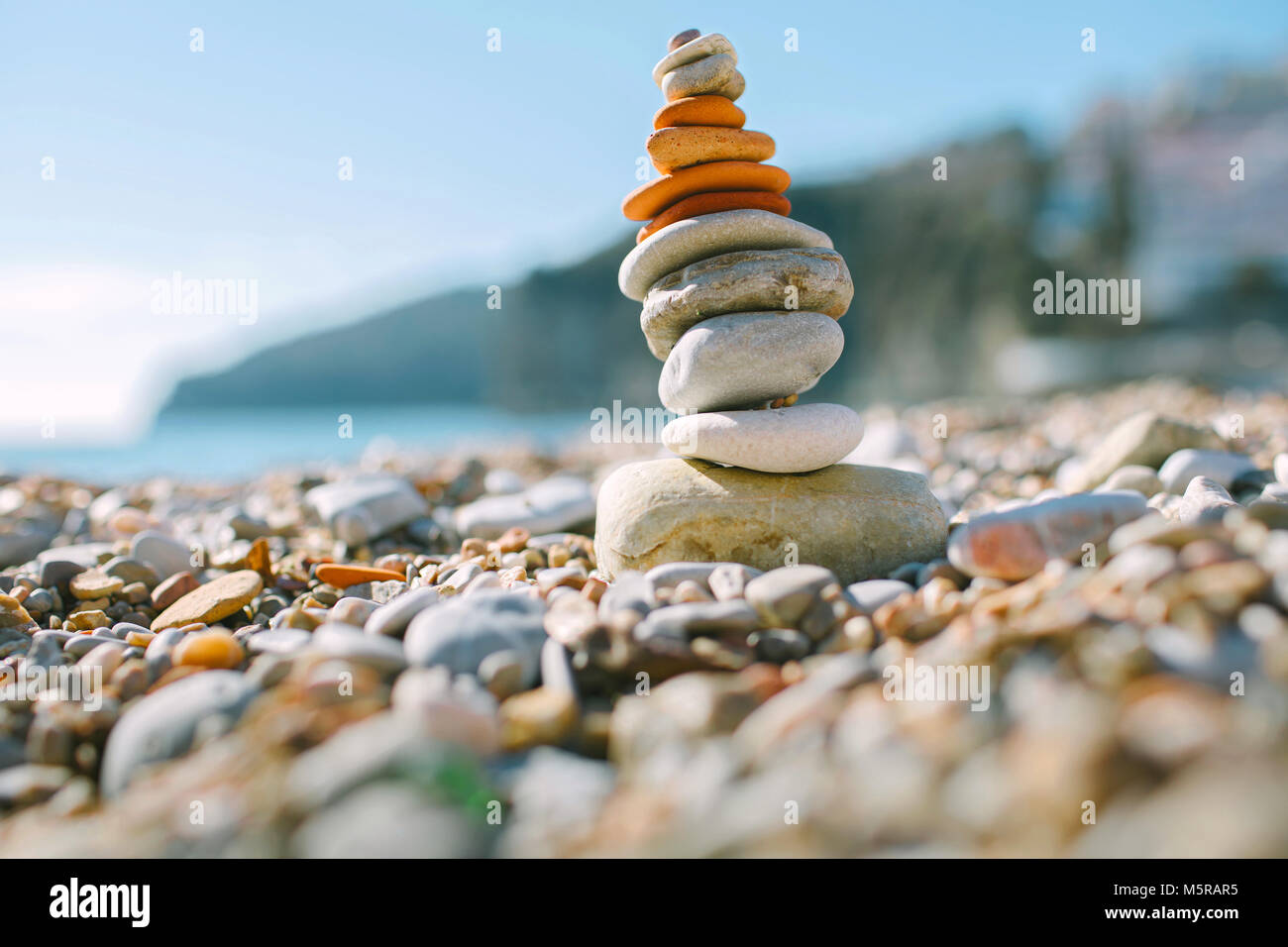 Stein balance strand -Fotos und -Bildmaterial in hoher Auflösung – Alamy