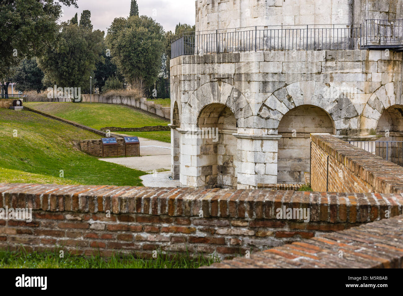 Mausoleum von theoderik -Fotos und -Bildmaterial in hoher Auflösung – Alamy