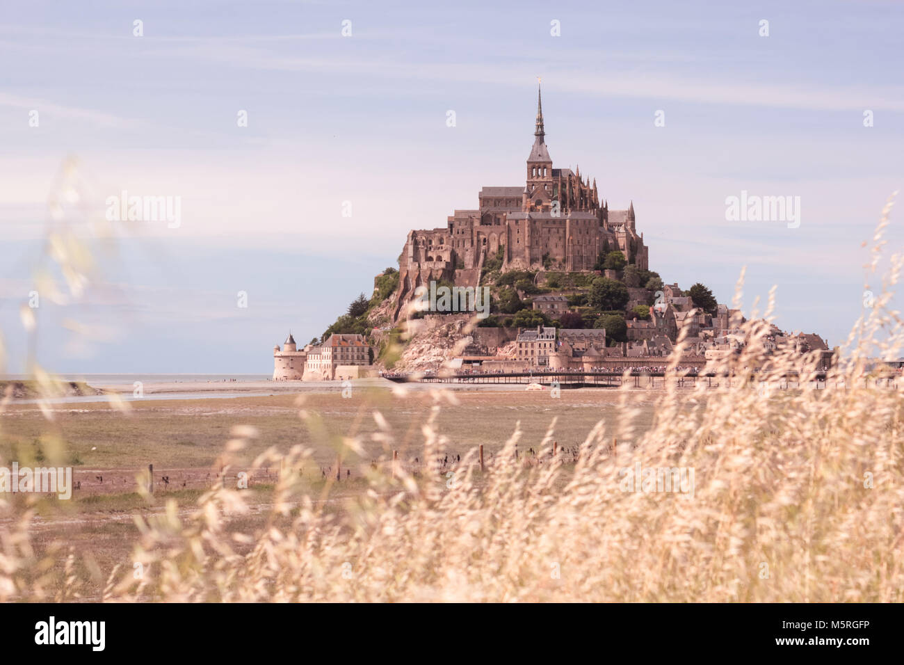 Kloster mont saint michel -Fotos und -Bildmaterial in hoher Auflösung ...