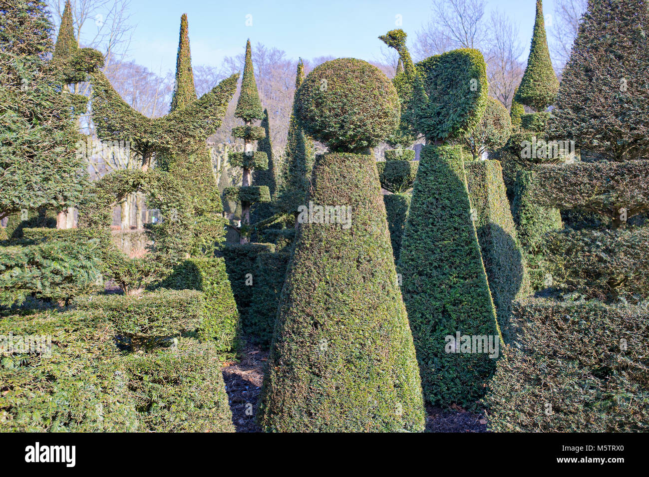 Anlage Skulptur Kunst im opn-Museum in Arnheim, Holland. Geometrische ...