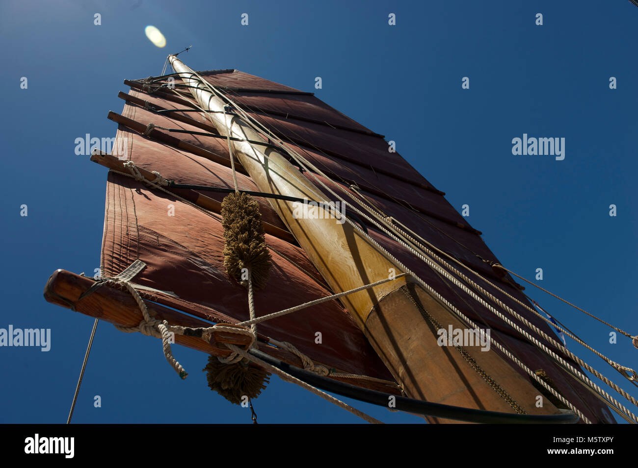 Yacht mit junk rig -Fotos und -Bildmaterial in hoher Auflösung – Alamy