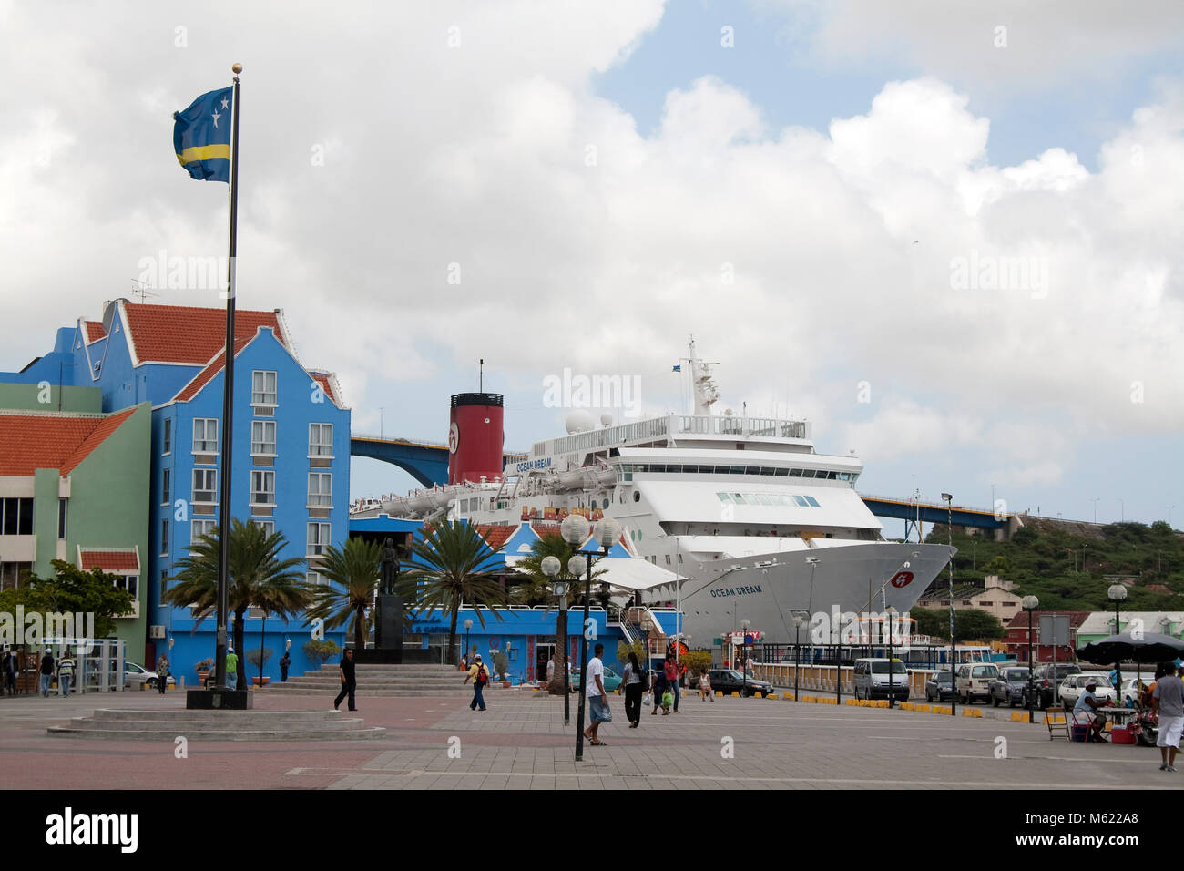 Kreuzfahrtschiff Sint Anna Baai, Stadtteil Otrobanda, Willemstad ...
