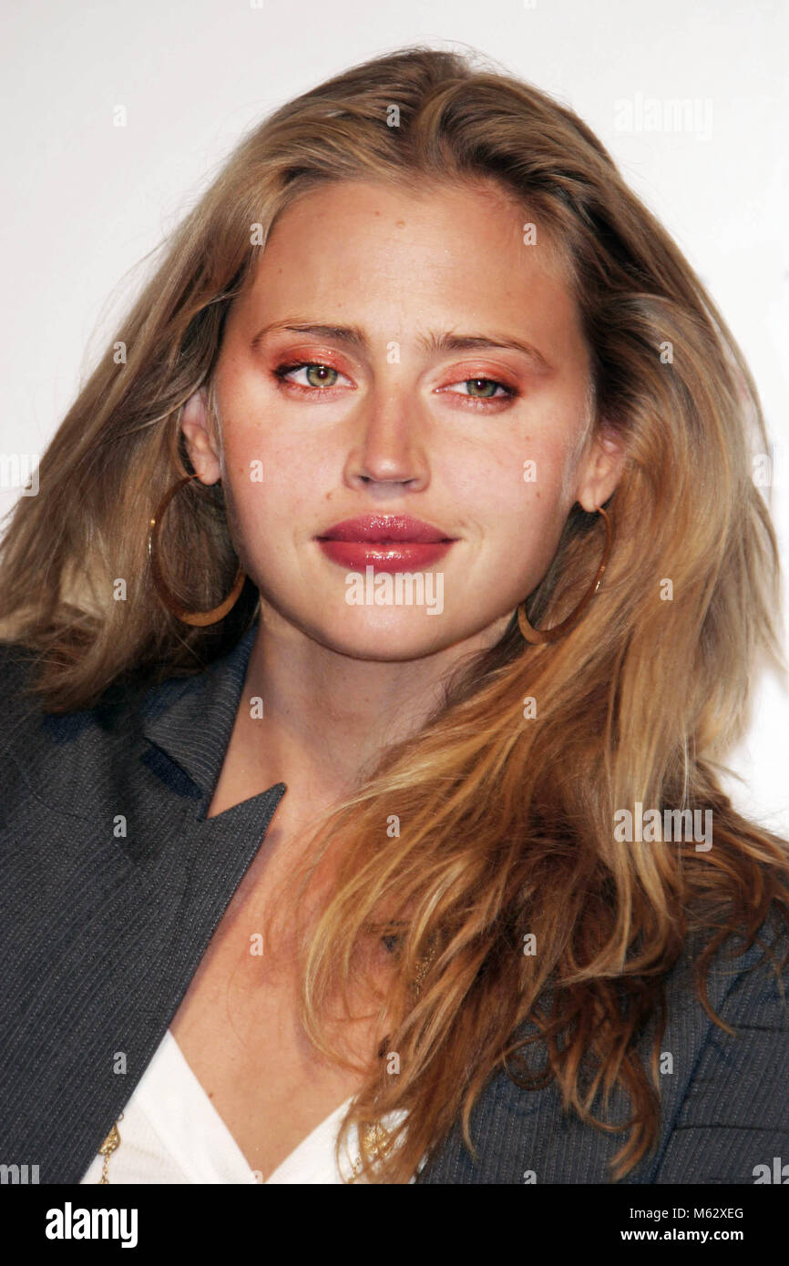 Schauspielerin estella warren -Fotos und -Bildmaterial in hoher ...