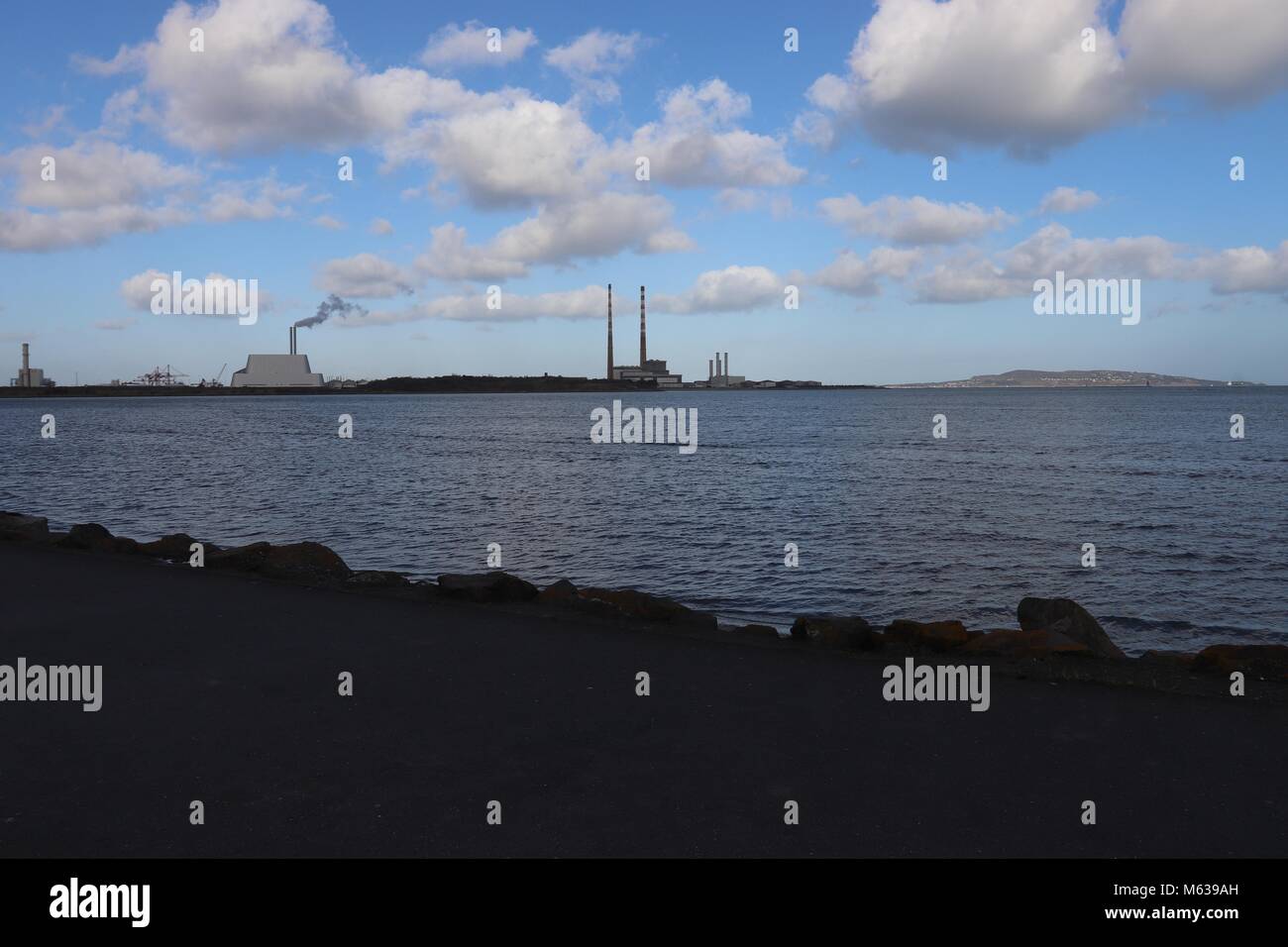 Poolbeg kraftwerk -Fotos und -Bildmaterial in hoher Auflösung – Alamy