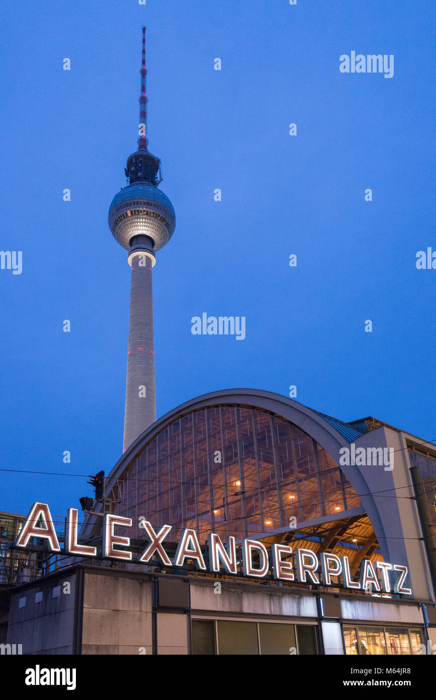 Alexanderplatz und Fernsehturm, Berlin, Mitte, Deutschland, Europa ...