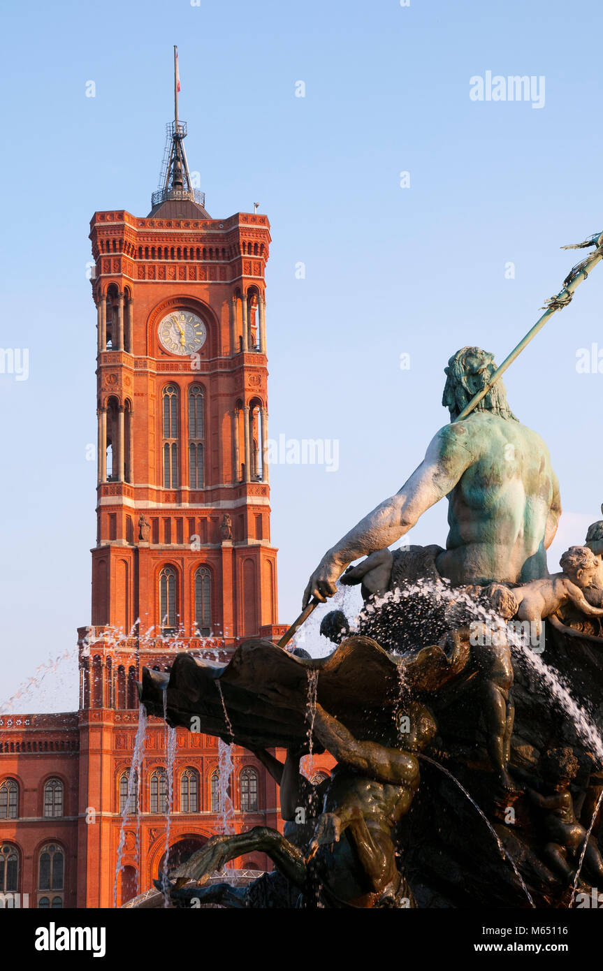 Rotes rathaus -Fotos und -Bildmaterial in hoher Auflösung – Alamy