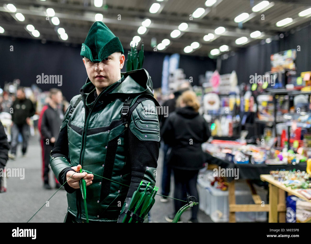 Doncaster Comic Con 11 Feruary 2018 an der Doncaster Dome. Mann verkleidet als Pfeil von DCs ...